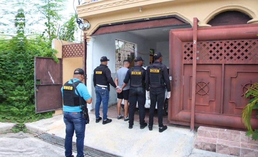 PN ocupa 204 paquetes de presunta cocaína durante allanamiento en ...