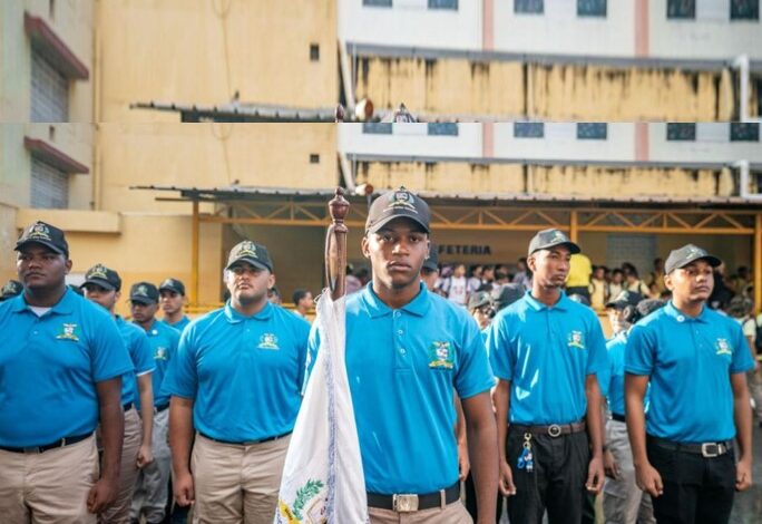 Jóvenes del barrio Capotillo inician entrenamiento del Servicio Militar ...